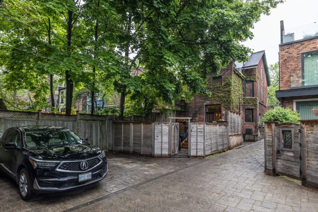 99 Walker Avenue - Leeanne Weld